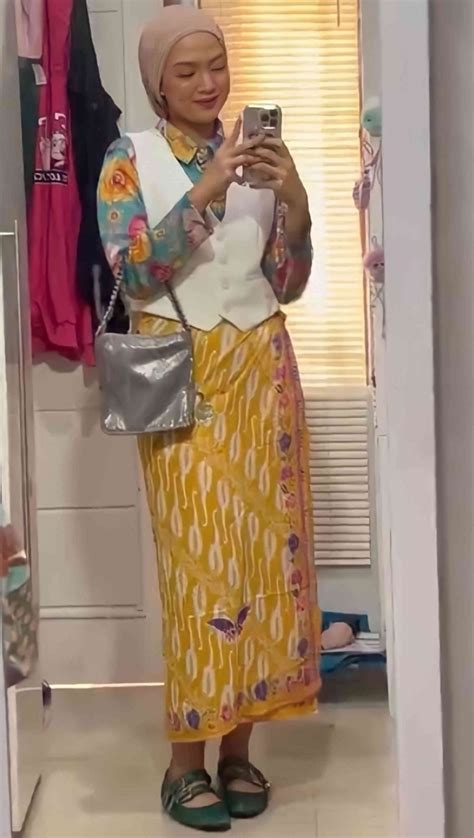 Berkain Kembali Menjadi Tren Pop Culture 3 Tips Ootd Berkain Untuk