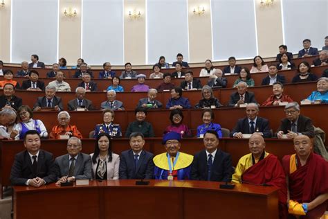 Ажиа гэгээн Лувсантүвданжигмэджамцад МУИС ийн Монгол судлалын хүрээлэнгийн “Хүндэт доктор” цол
