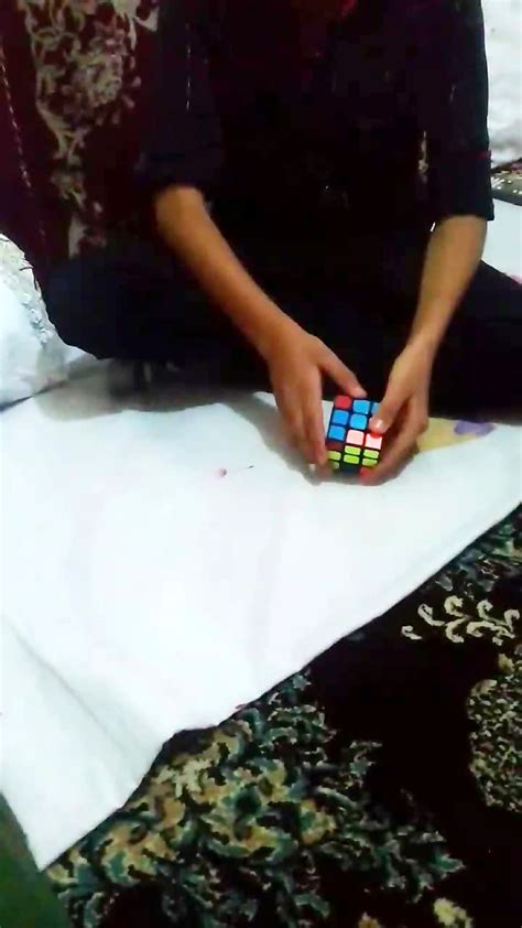 حل جدول روبیک توسط نوجوان کرمانی درکمترازسه ثانیه