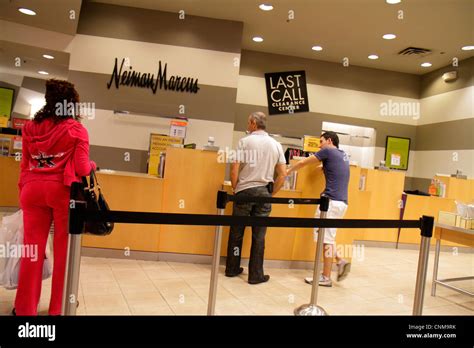 Neiman Marcus Last Call Logo