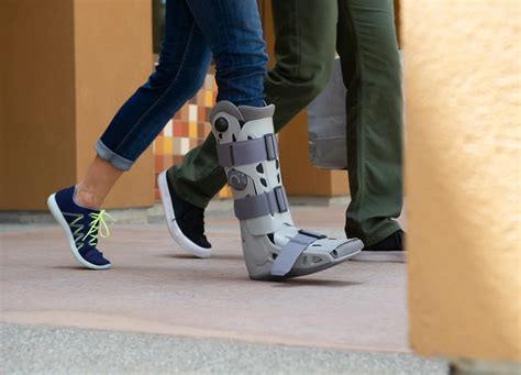 A Guide To Walker Boots Like Aircast At A Medical Supply Store