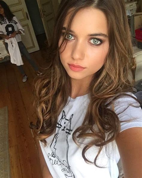 Afra Saracoglu Biography Height And Life Story Super Stars Bio