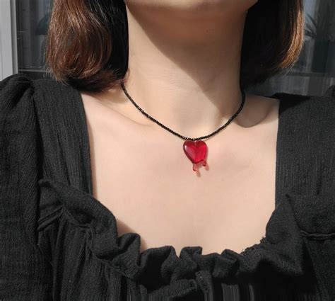 블러드 하트 레드 블랙 할로윈 목걸이 아이디어스