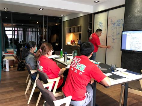 Setget 這堂來到了楊老師上課~ 懂哥的日常作息就能想像真的是 把時間擠到出水完成的課程講義與剪報