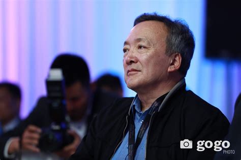 Дижитал эрин үе залууст том эрсдэл том боломж авчирж байна