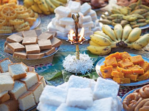 අලුත් අවුරුද්ද උදා වෙයි ඔබ සැමට සුබ අලුත් අවුරුද්දක් වේවා මව්බිම