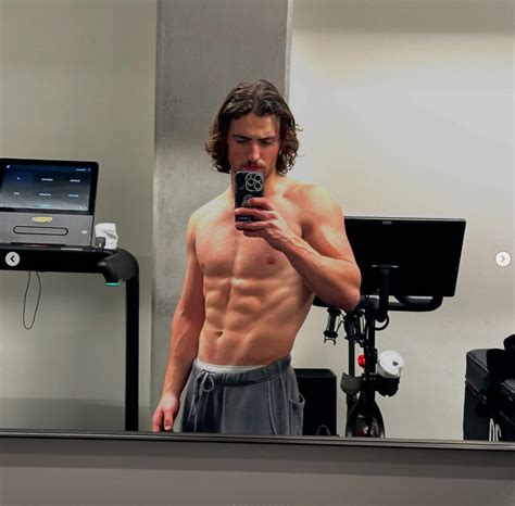 Benson Boones Viral Shirtless Selfie Caps Off A Record Breaking Year