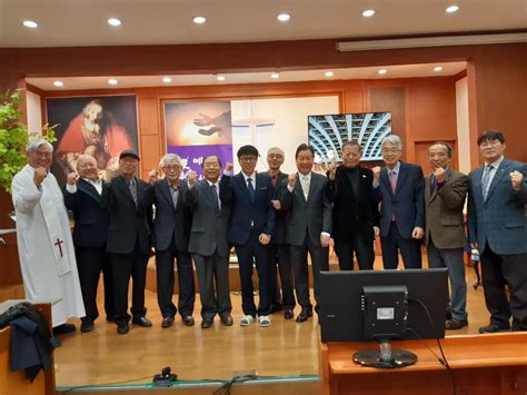 우리교회 주님 생각의 근육을 키우게 하소서 자신의 의견을 관철하기보다 나와 다름을 인정하게 하시며 말하기 보다 듣기를 먼저하게 하옵소서 비판적인 시각과 부정적인