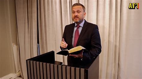 Liam Norberg Gick Från Skådis Till Fånge Nu Startar Han Kyrka