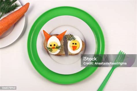 아이들을위한 재미있는 음식 아이들을위한 재미있는 계란 샌드위치 토끼 토끼와 닭 병아리 모양의 샌드위치 아이들을위한 건강한 식사 어린이 아침 식사를위한 창조적 인 아이디어