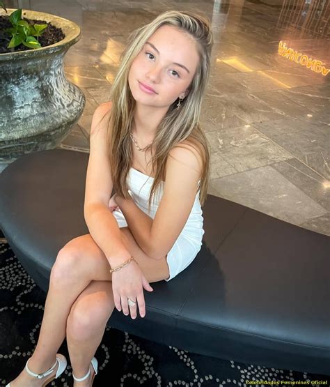 Celebridades Femeninas Oficial Chelsea Mayer A Esta Preciosidad