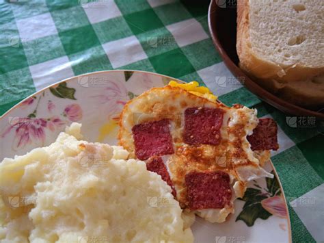 熏猪肉面包饮食早餐土豆泥煎蛋桌子餐具格子烤肉水平画幅