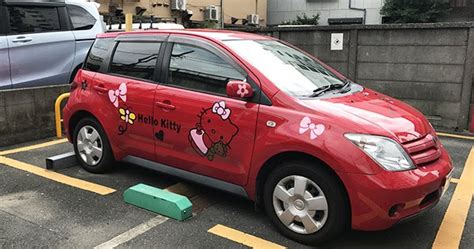 Cal En Japón Itasha De Hello Kitty