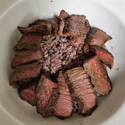 집에서 해 먹는 근사한 요리 스테이크 덮밥 레드와인과 잘 어울리는 요리