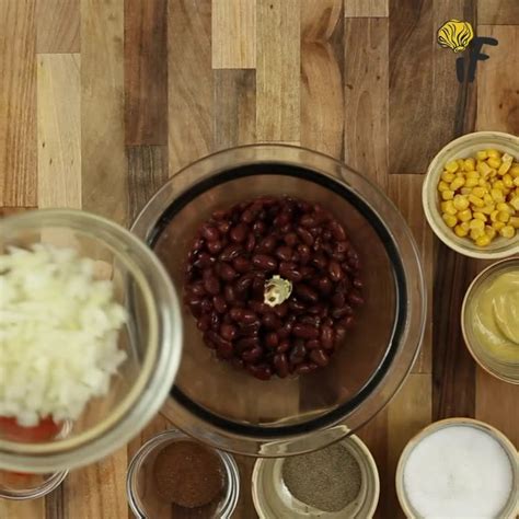 ვეგეტარიანული ბურგერი ლობიოსა და სიმინდის მარცვლებით🍔🍅🧅🥬🌽 ინგრედიენტები • ლობიო 200 გრ