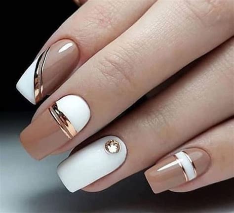 Манікюр зі смужками на нігтях 122 фото