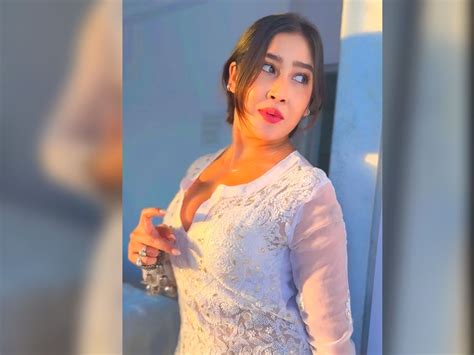 Sofia Ansari Crossed Limits Of Boldness Hot Video Went Viral Sofia Ansari सोफिया अंसारी का