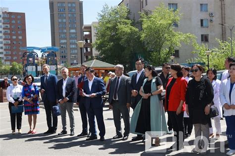 ФОТО Орон нутагт явуулын эмнэлгийн үйлчилгээ үзүүлэх тусгай тоноглолтой 20 автомашиныг