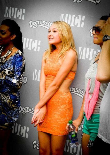 10 Hot Sexy Olivia Scriven Bikini Pics