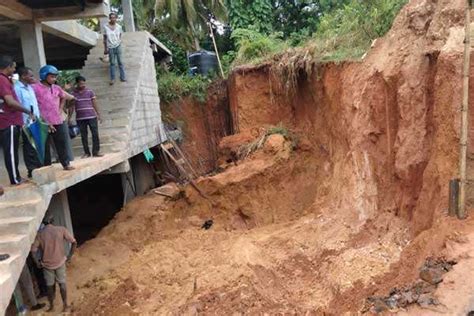 කම්කරුවන් පිරිසක් මතට පස් කන්දක් වැටෙයි Lankadeepa Online