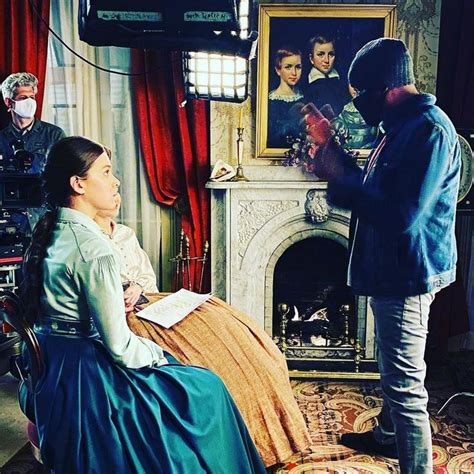 Hailee Steinfeld And Ella Hunt On The Episode 5 Of Dickinson Season 3
