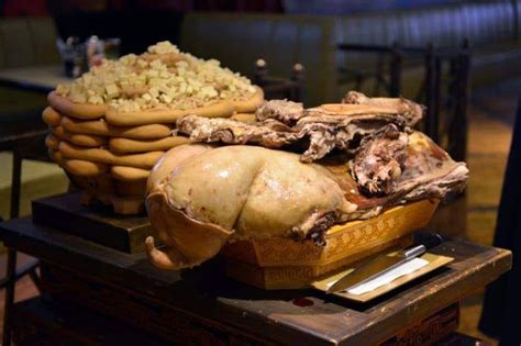 Цагаан сарын Ширээ засалт Тавгийн идээ