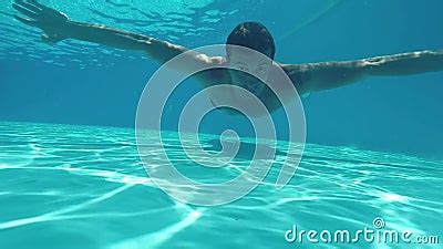 Hombre Subacu Tico El Hombre Se Zambulle Nataci N De La Forma De Vida Debajo Del Agua El Hombre