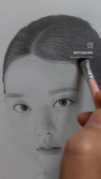 여백의미 ️‍🔥 ️‍🔥뉴진스해린그려보기🙃뉴진스 Newjeans 스케치 드로잉 소묘 연필스케치 연필그림 연필인물화 인물드로잉 인물스케치