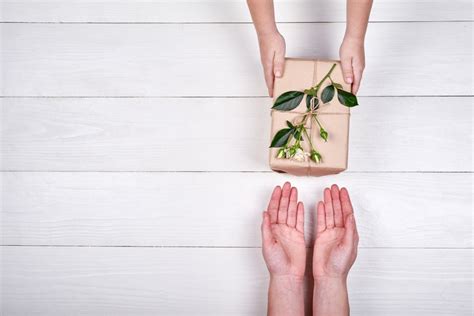 Что можно подарить маме на юбилей и день рождения Medaboutme