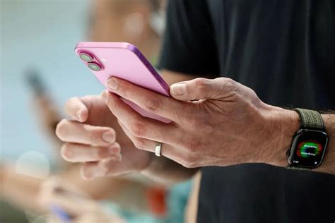 How Hackers Can Control Your Phone With Zero Click Attack Zerohedge