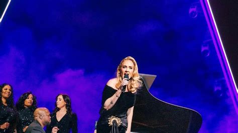 Adele Tiene El Vestido Escotado Perfecto Para Lucir En Fiestas Mdz Online