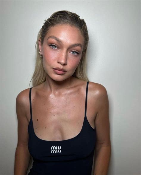 Gigi Hadid Photo 4137 Of 4191 Pics Wallpaper Photo 1333906 Theplace2