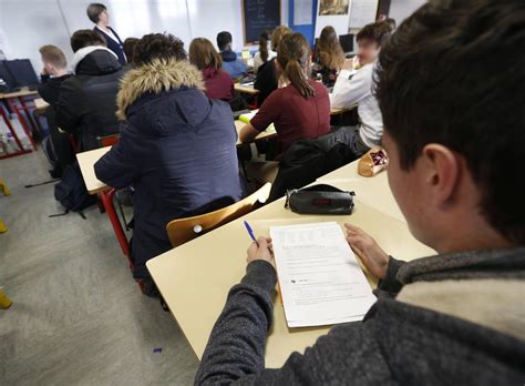 « Menacée Après Un Cours Sur Lévolution Une Enseignante « Exfiltrée