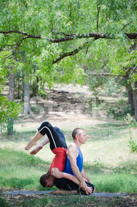 Acro 요가 전갈 포즈 스톡 사진 Freeimages