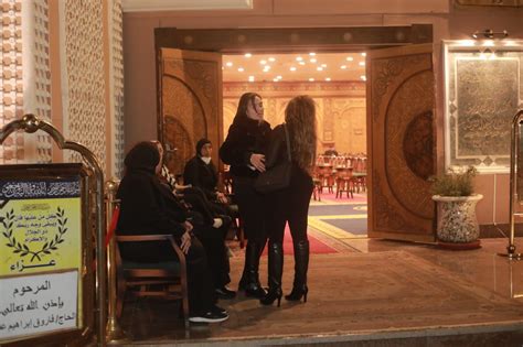 بالصور نجوم الفن في عزاء والد الفنانة مي فاروق