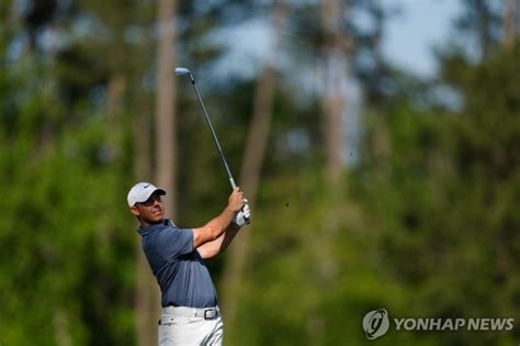 마침내 그린 재킷 입다 매킬로이 마스터스 17번째 도전 끝에 우승 커리어 그랜드슬램 달성