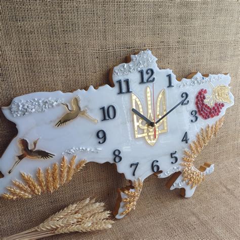 Годинник 60х38 см настінний з епоксидної смоли ручної роботи Карта України з колосками та