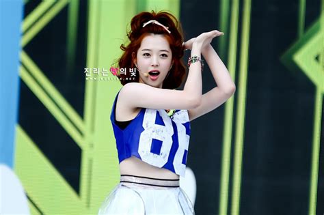 Sulli Từ nữ thần nhiệt huyết được SM cưng chiều đến cô nàng thích thả rông