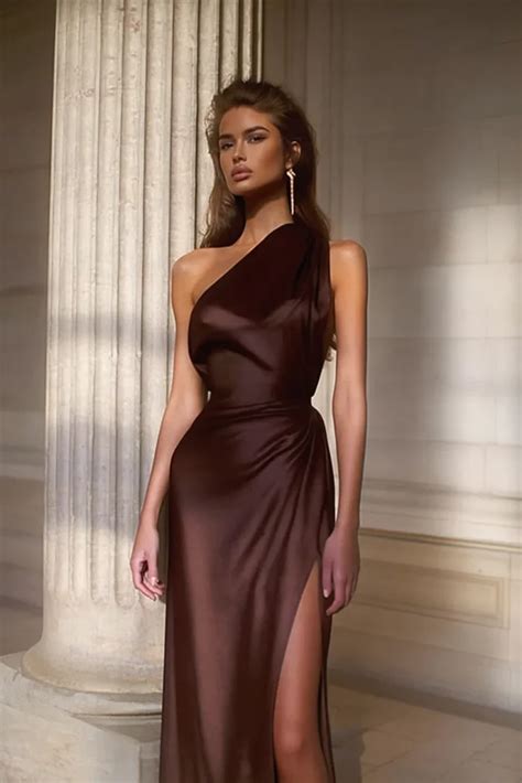 Brown Fall Wedding Guest Dress Ideas That Are Elegant And Chic