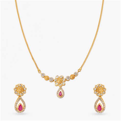 Buy Traditional Splendor Necklace Set At Best Price Tanishq Us