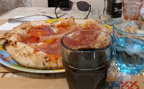 Мама мого чоловіка жила в Польщі багато років Вона залишила його на бабусю коли йому