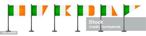 검은 강철 기둥에 현실적인 다양한 아일랜드 테이블 플래그 아일랜드에서 기념품 종이 또는 천으로 만든 책상 깃발 반짝이는 금속 스탠드 홍보 및 광고를위한 모형 벡터 그림