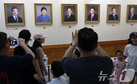 역대 대통령 초상화 걸린 청와대 세종실 뉴스1