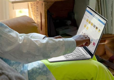 Surface Laptop Go โดย Microsoft เปดตวแลว มาดกนวาดยงไง