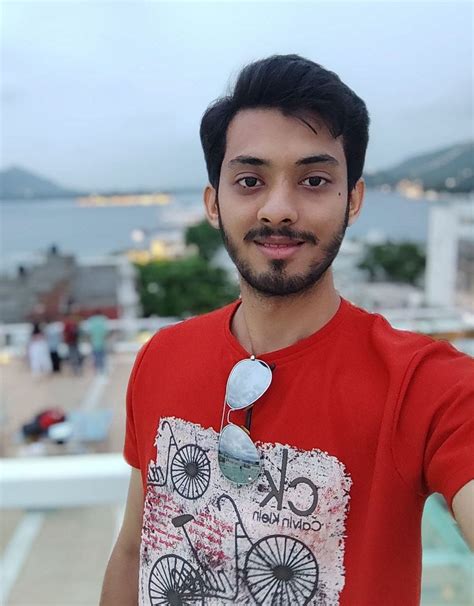 rahil badshah medium