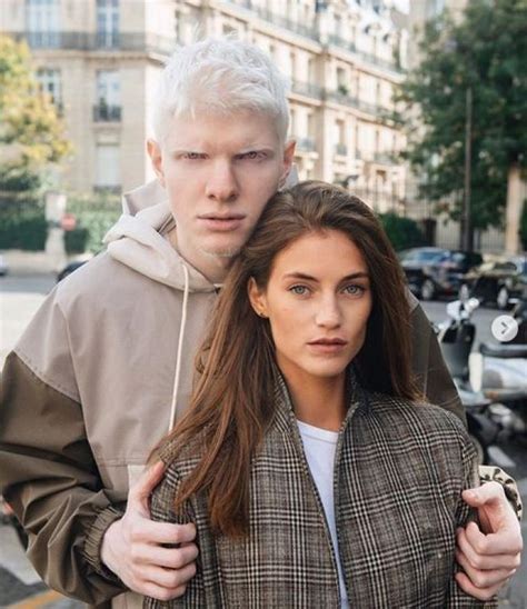 ბერა მეუღლეს საჩუქრებით ანებივრებს ნახეთ რა აჩუქა რეპერმა ნანუკა გუდავაძეს