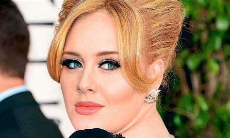 Is Adele Wearing Her Sons Name Around Her Neck Daily Mail Online