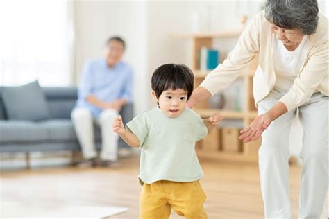 妻41歳、夫51歳で第一子が誕生。子育てと高齢親の介護が重なる ダブルケア待ったなしの不安が止まらない Ecナビ