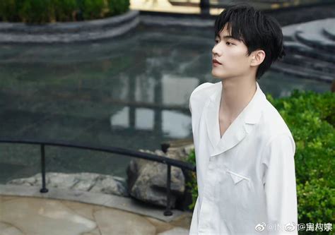 周柯宇：正经 衣服 好吧周柯宇新浪新闻