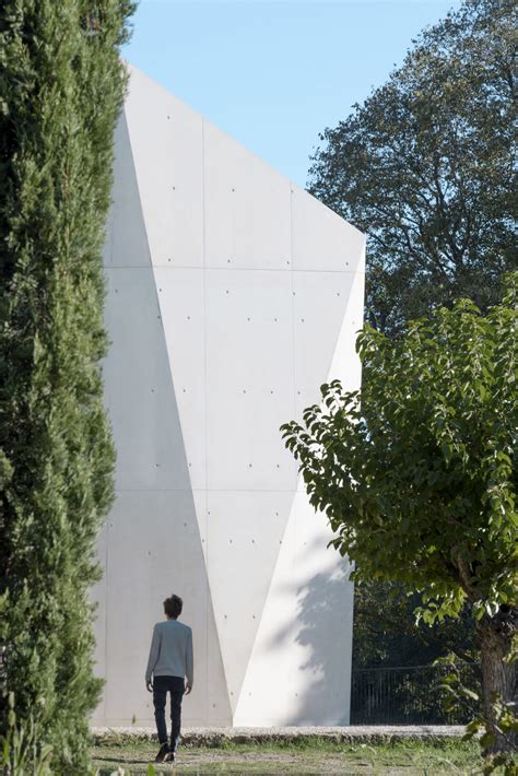 Sculptural Extension To French Farmhouse Protects Interiors From Harsh Summer Sun